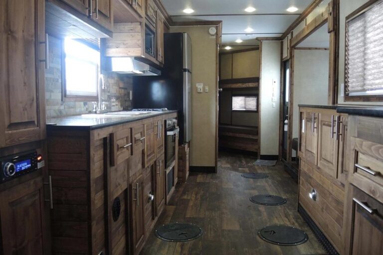 5 Best Fish House RVs for Ice Fishing – RVBlogger