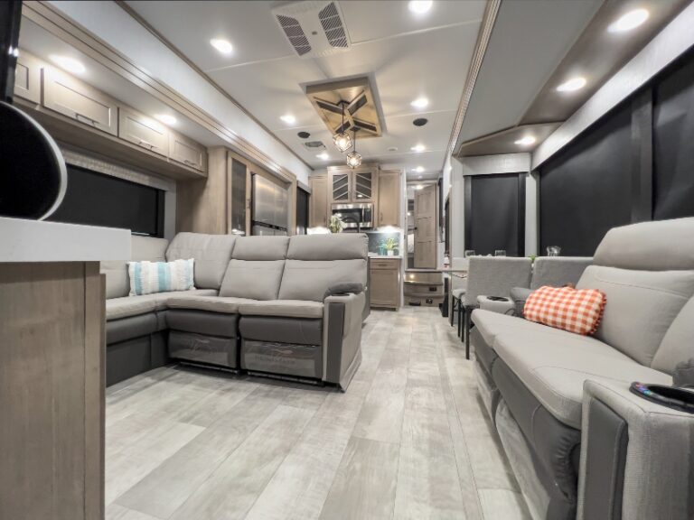 8 Best RVs for Traveling with Dogs – RVBlogger