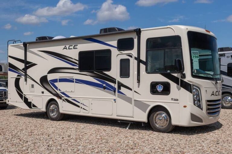 8 Best RVs for Traveling with Dogs – RVBlogger