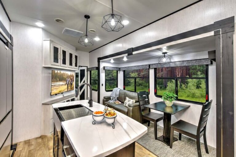 10 Best 5th Wheels With 2 Bedrooms – RVBlogger
