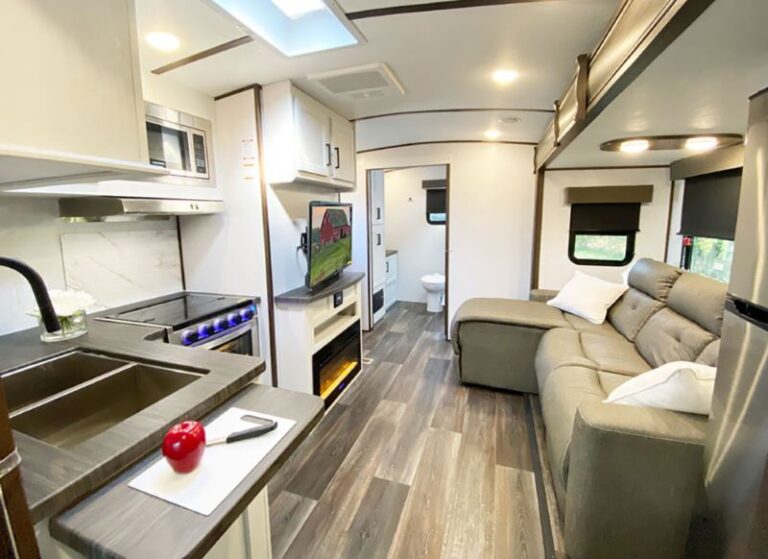 8 Best RVs and Campers For Tall People – RVBlogger