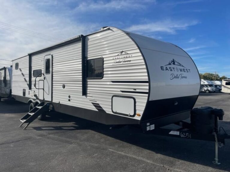 10 Best Travel Trailers with 2 Bedrooms – RVBlogger