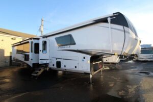 8 Best RVs and Campers For Tall People – RVBlogger