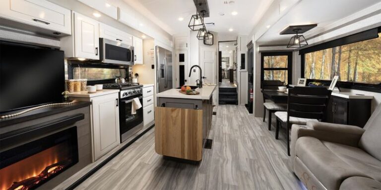 8 Best RVs and Campers For Tall People – RVBlogger