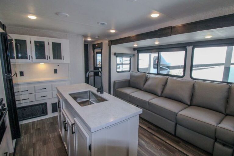 10 Best Travel Trailers with 2 Bedrooms – RVBlogger