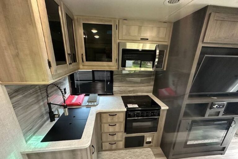 8 Best RVs and Campers For Tall People – RVBlogger