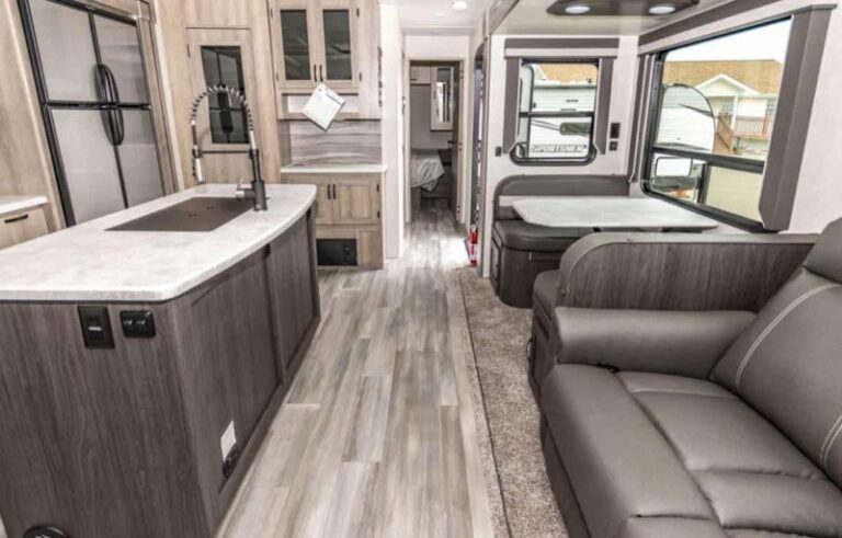 10 Best Travel Trailers with 2 Bedrooms – RVBlogger