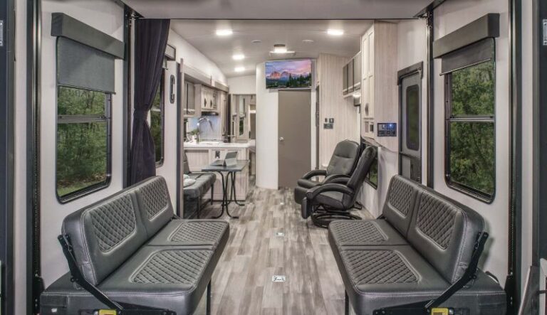 10 Best Travel Trailers with a King Bed - RVBlogger