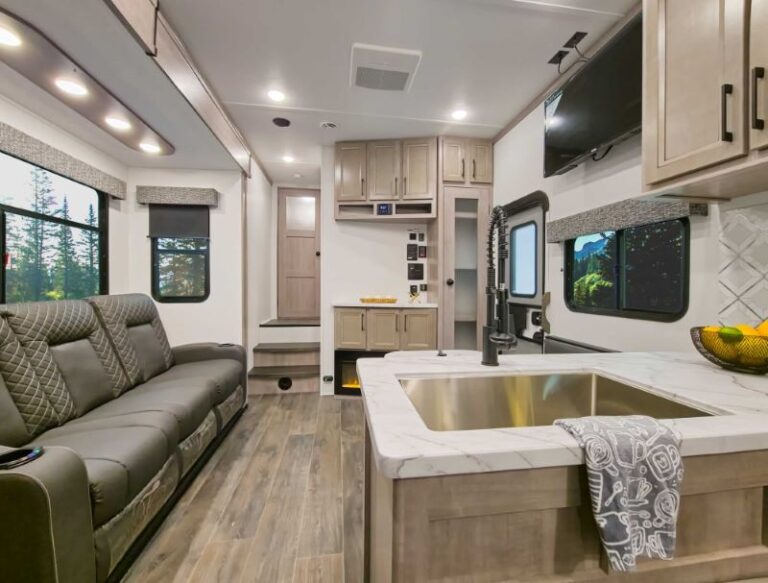 10 Best Class B Floor Plans with Bathrooms – RVBlogger