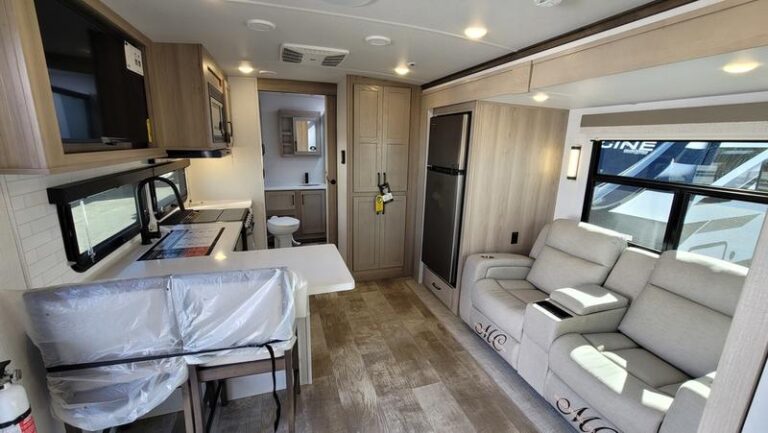10 Best Travel Trailers with a King Bed - RVBlogger