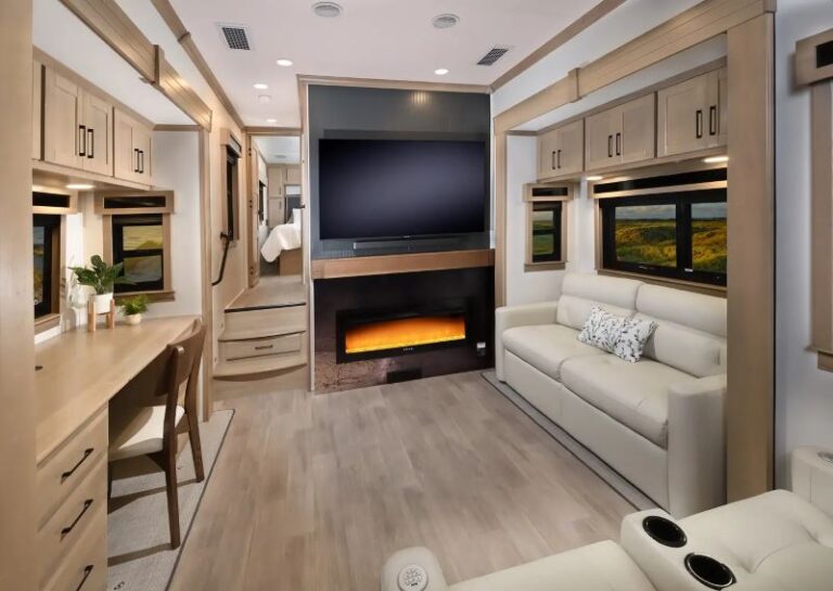 10 Best Class B Floor Plans with Bathrooms – RVBlogger