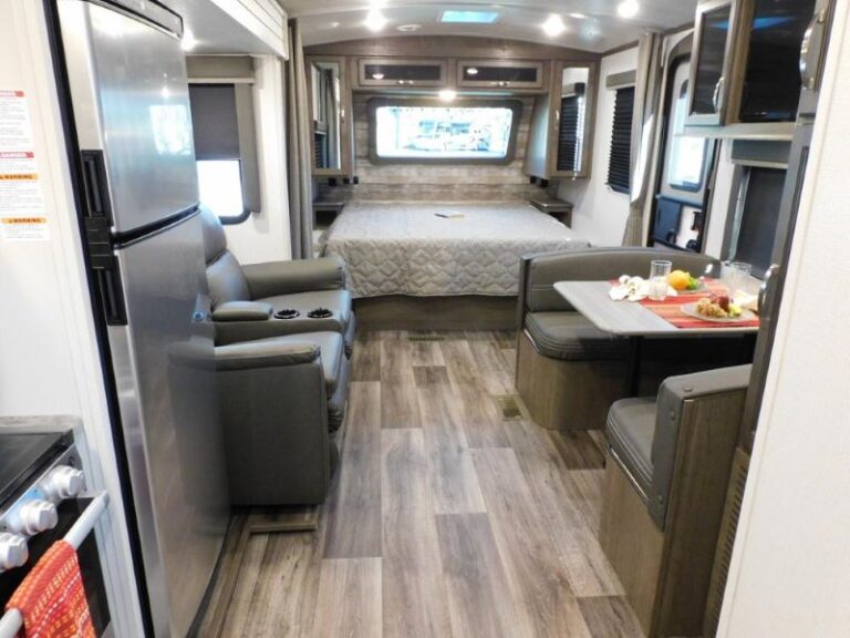 10 Best Travel Trailers with a King Bed - RVBlogger