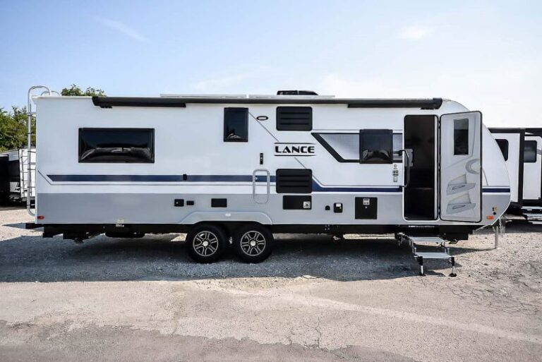 10 Best Travel Trailers with a King Bed - RVBlogger