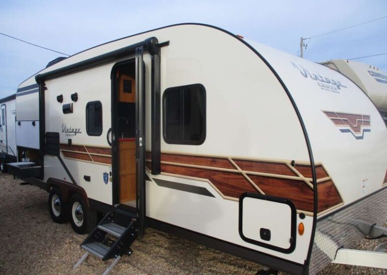 10 Best Travel Trailers with Murphy Beds – RVBlogger