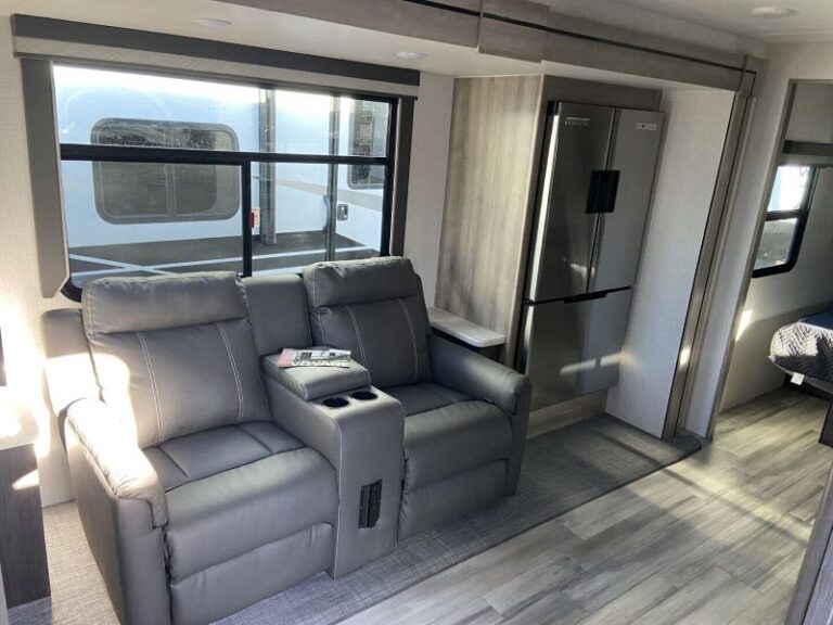 10 Best Travel Trailers with a King Bed - RVBlogger