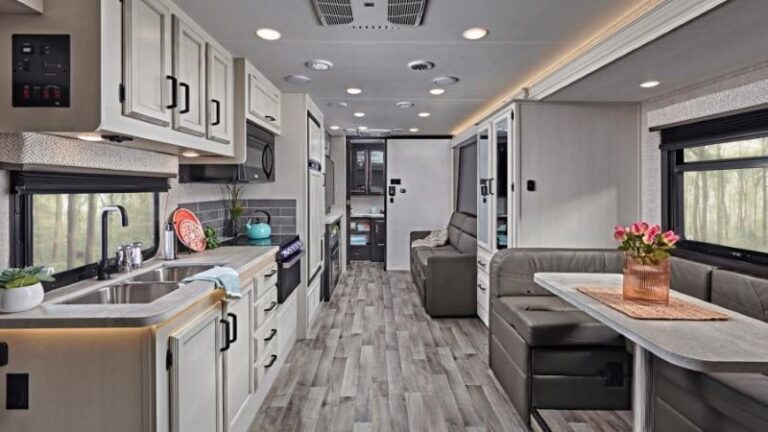 10 Best Class C RVs With Murphy Beds – RVBlogger