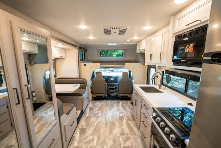 10 Best Class C RVs With Murphy Beds – RVBlogger