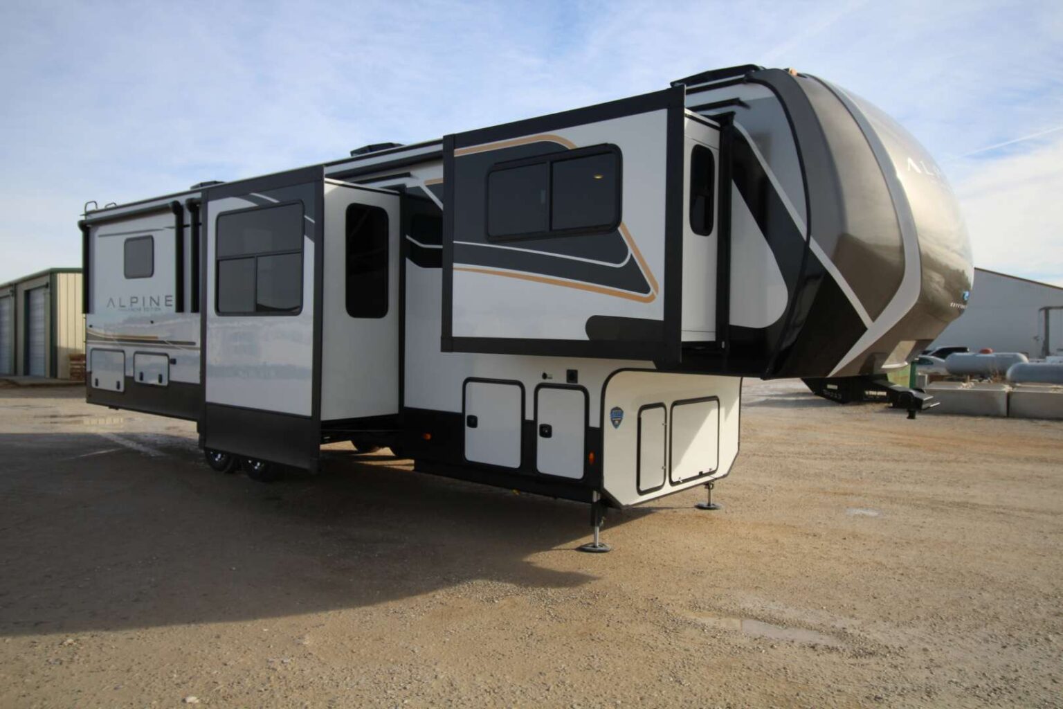 8 Best 5th Wheels with a Front Living Room – RVBlogger
