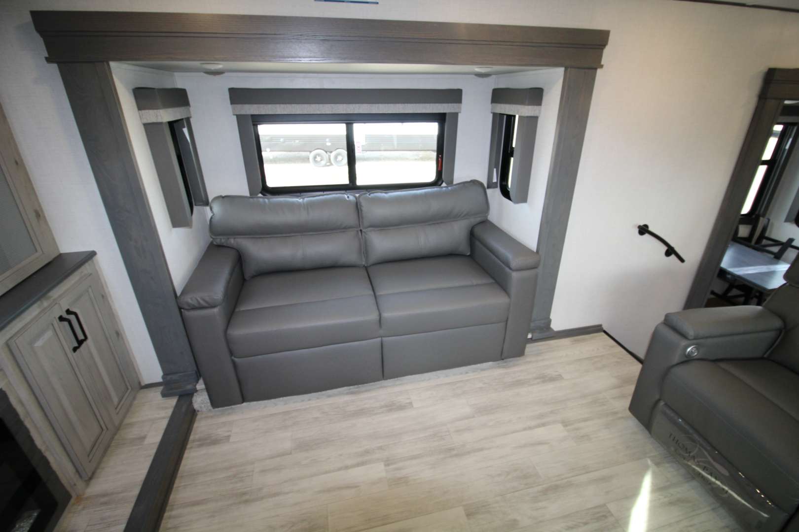 8 Best 5th Wheels with a Front Living Room – RVBlogger