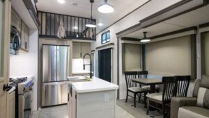 10 Best RVs With 3 Bedrooms – RVBlogger