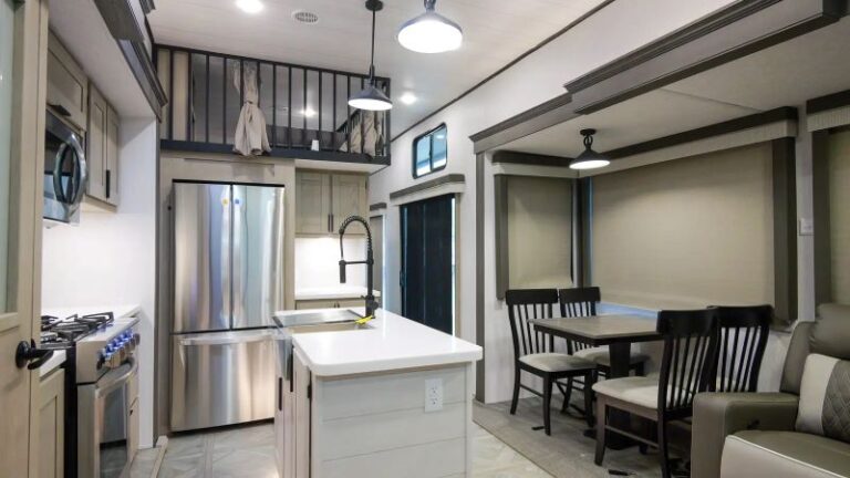 10 Best RVs With 3 Bedrooms – RVBlogger