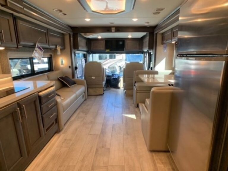 10 Best RVs With 3 Bedrooms – RVBlogger